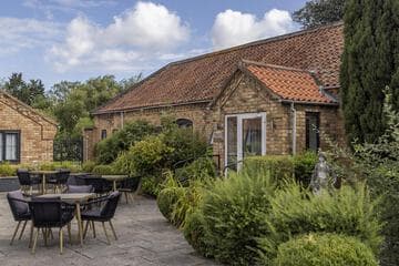 Visit Paull: The Expert Village Guide to Things to Do, Stay & Eat