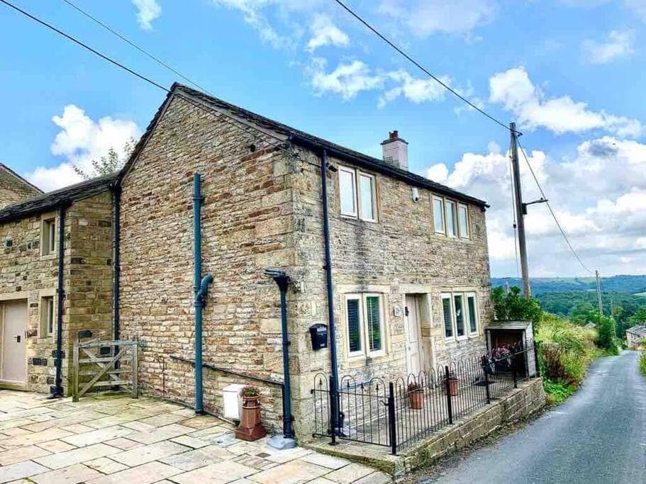 Visit Honley: The Definitive Village Guide to Things to Do, Stay & Eat