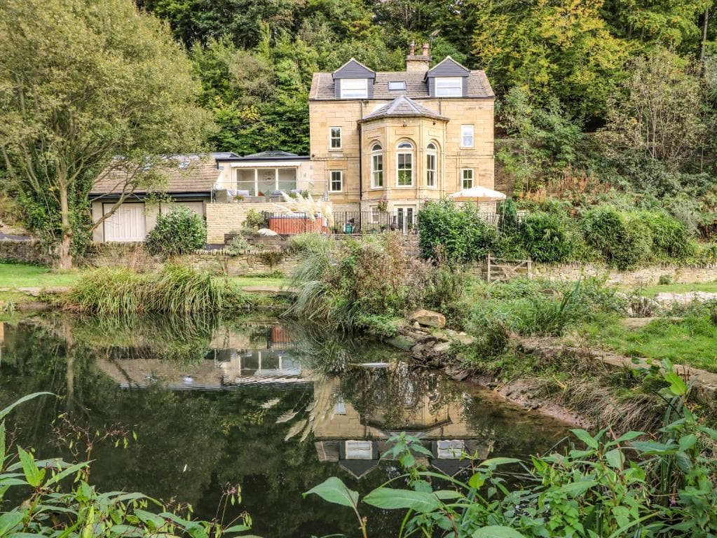 Visit Hipperholme: The Definitive Village Guide to Things to Do, Stay & Eat