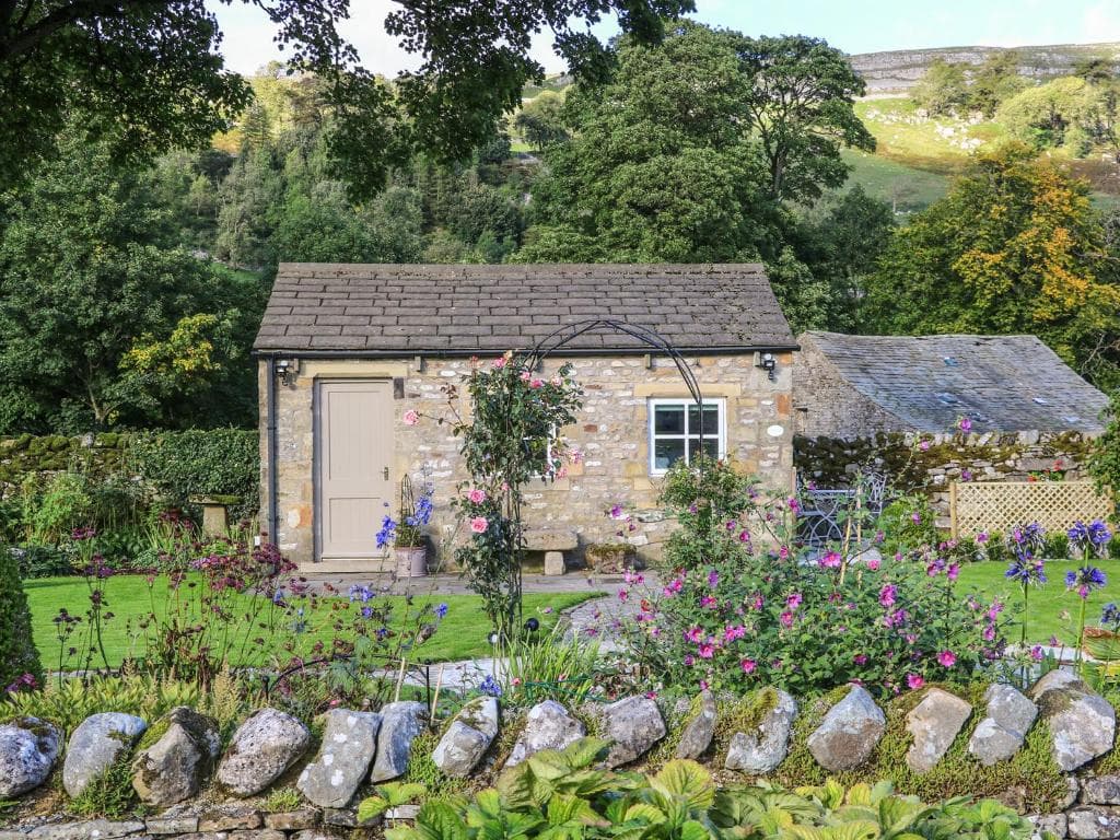 Visit Arncliffe: The Expert Village Guide to Things to Do, Stay & Eat